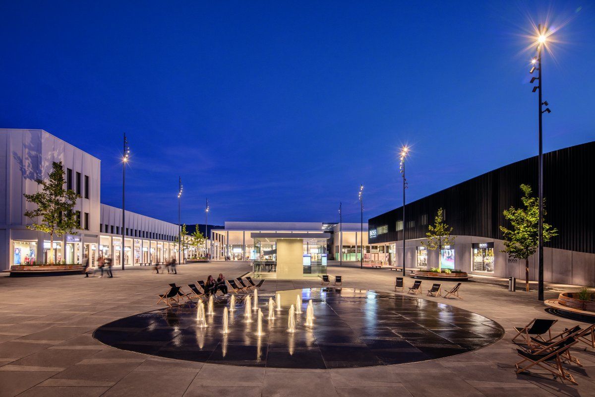 Garantiert schnelle Parkplatzsuche in der Outletcity Metzingen - MSR ...